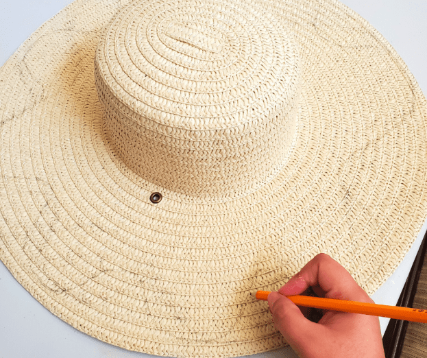 Upgrade Your Summer Straw Hat With These 2 Easy DIY Styles – The ...